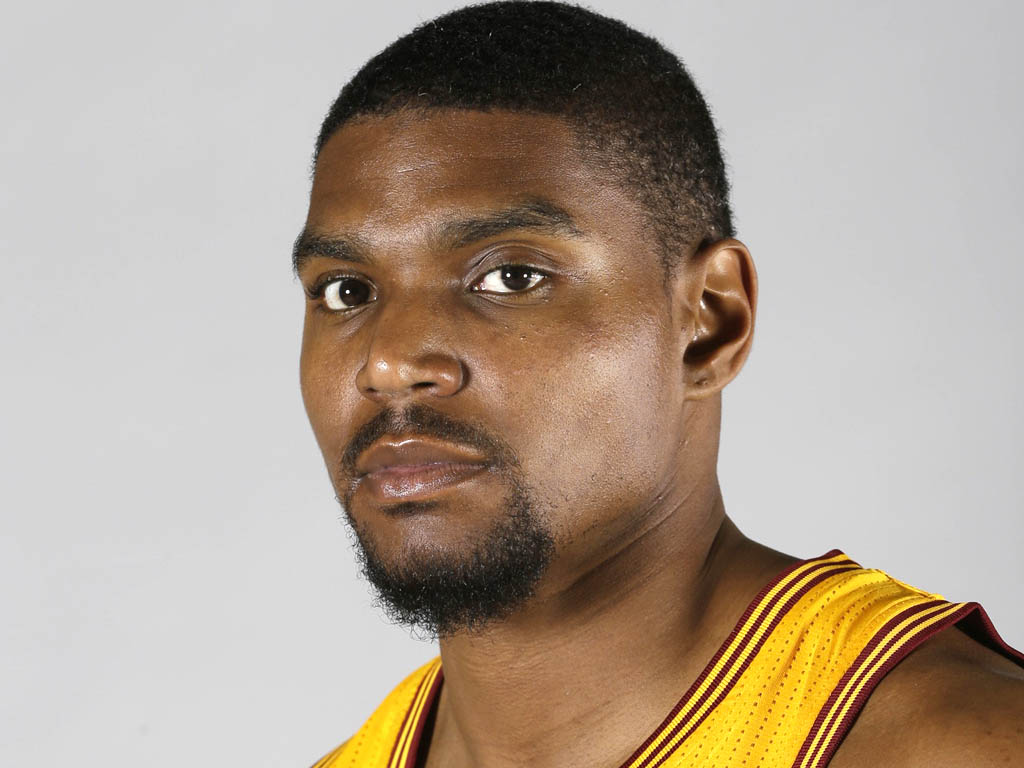 Andrew Bynum Cavs Uniform