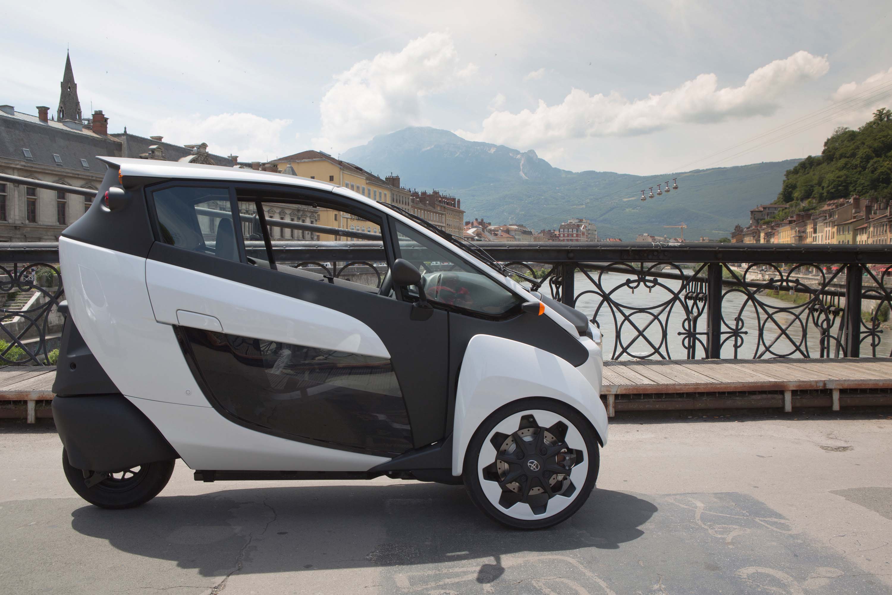 Cool Electrics On Display As Toyota Tests IRoad Scooter | atelier-yuwa ...