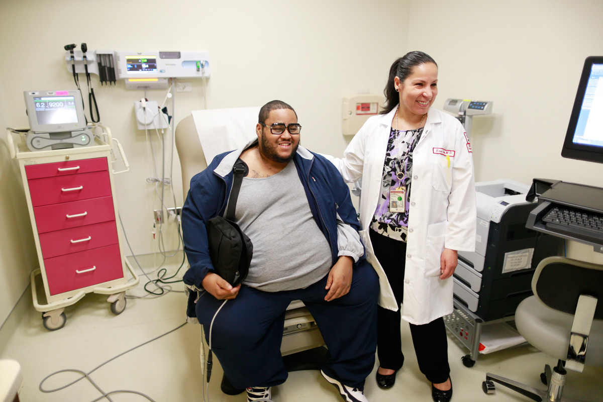 Heart failing, 480-pound man takes big risk to get better